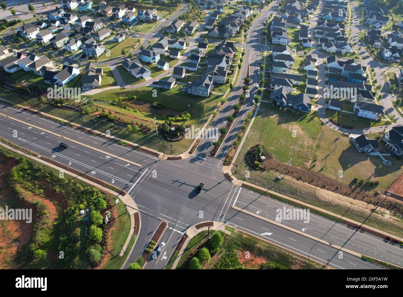 Suburban neighborhood road intersection hi-res stock photography and ...