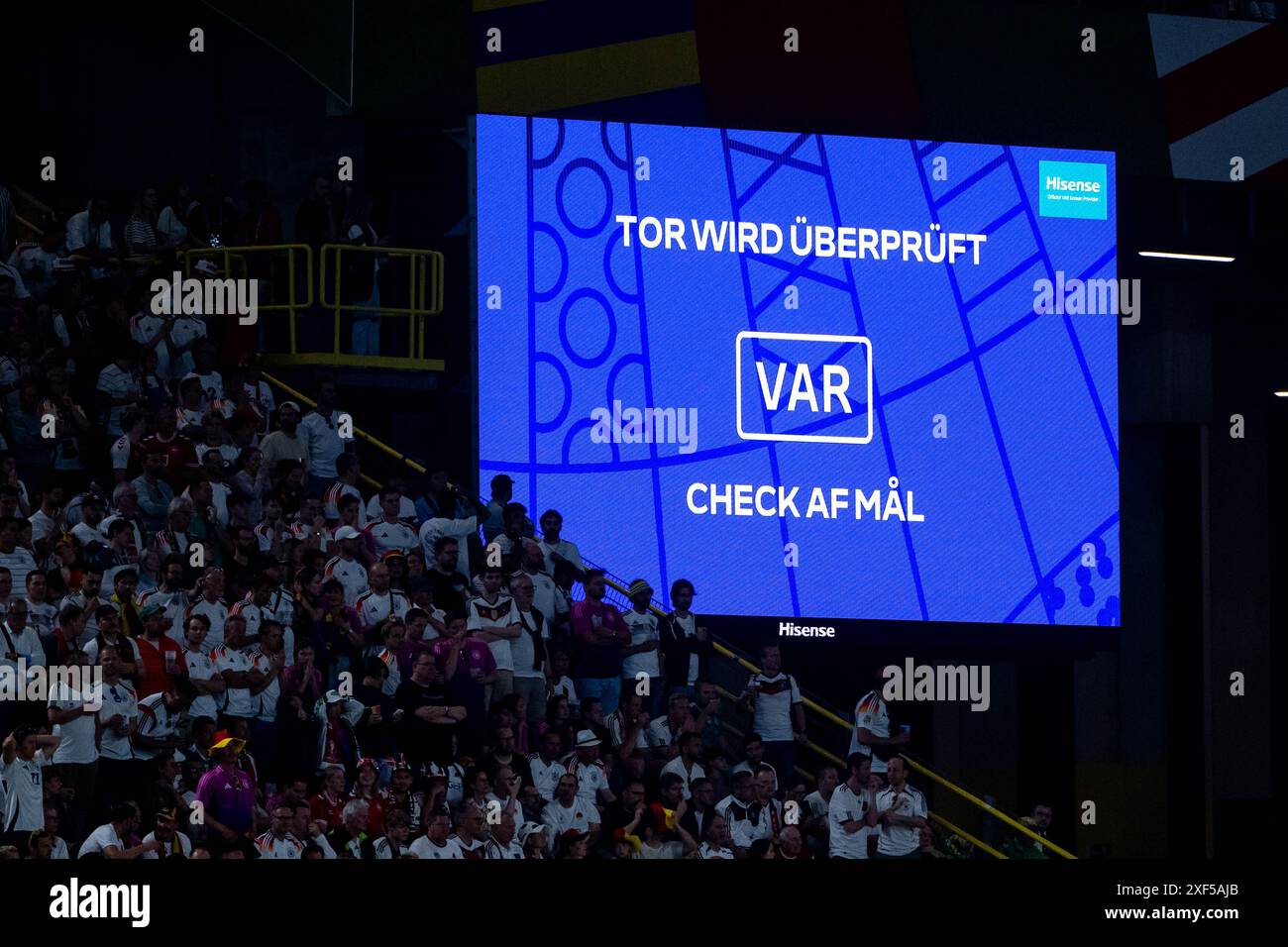 Symbolbild / Themenfoto VAR Tor wird ueberprueft, GER, Germany (GER) vs ...