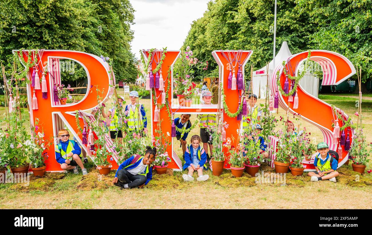 London, UK. 1 Jul 2024. Children from Northfields School enjoy The RHS ...