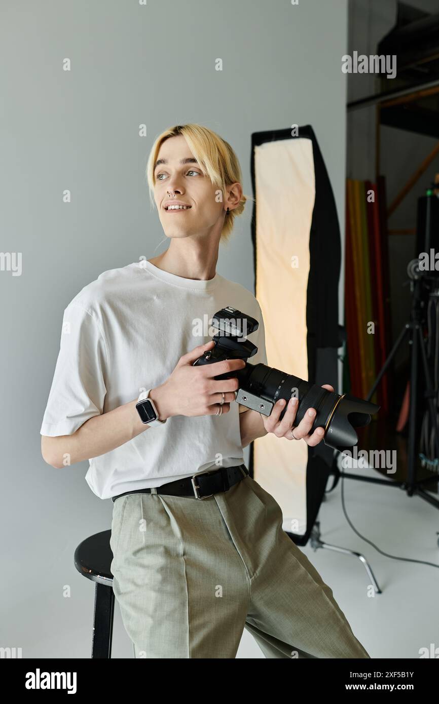 Talented man photographing in a studio Stock Photo - Alamy