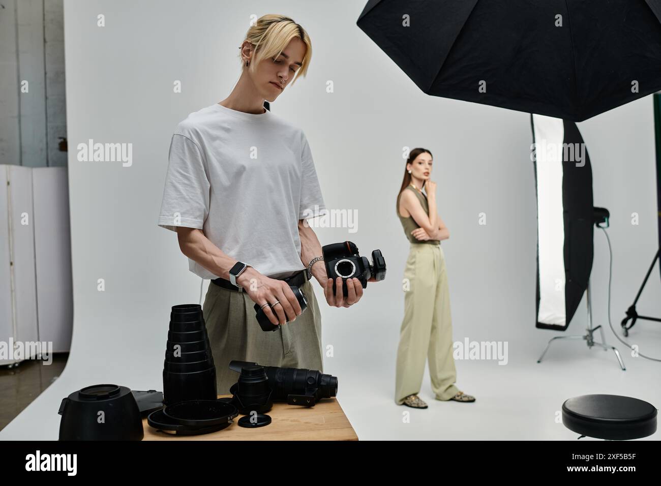 Happy man woman photo camera hi-res stock photography and images - Alamy