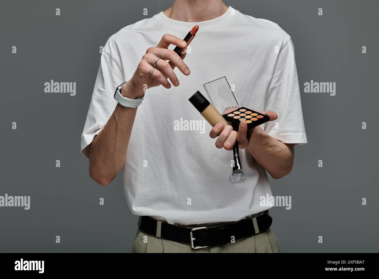 Makeup artist hand hi-res stock photography and images - Alamy