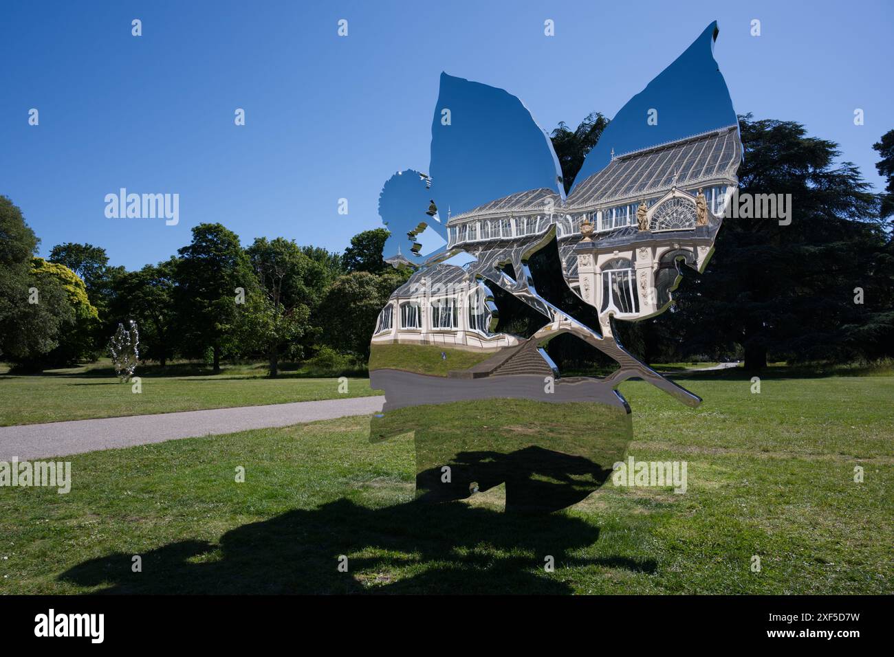 Our Botanic Selves (Happy Tree) 2024 by Marc Quinn outside the ...