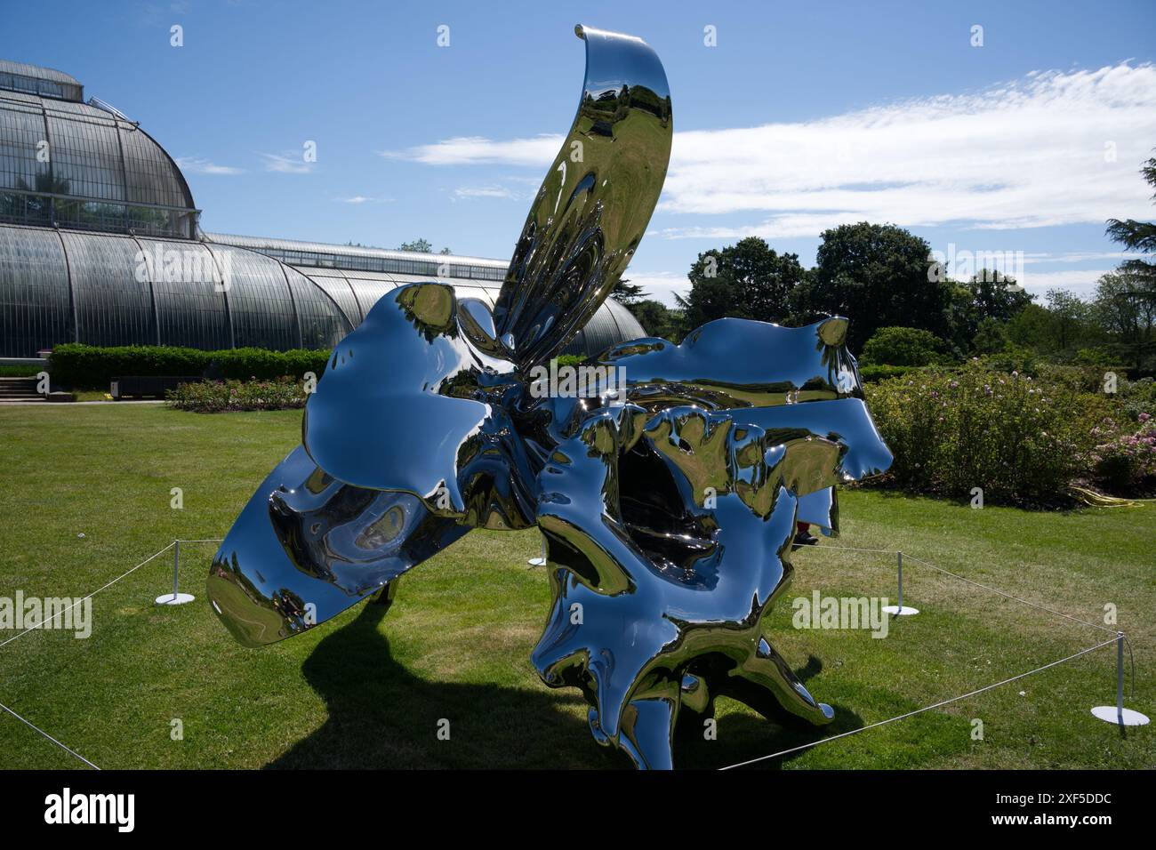 Light into Life (The Evolution of Forms) 2024 by Marc Quinn at Kew ...