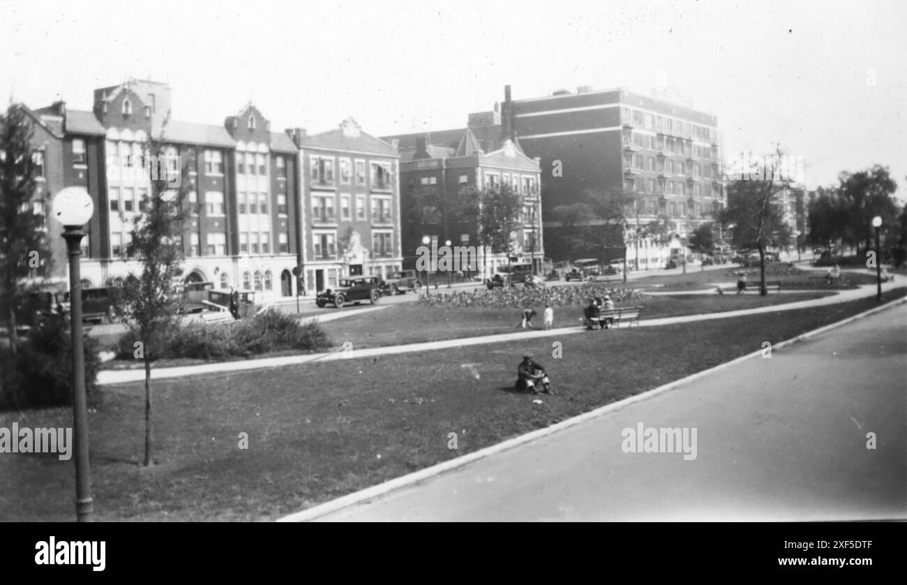 Architecture: An extensive building with lawns in front, Chicago 1920 ...