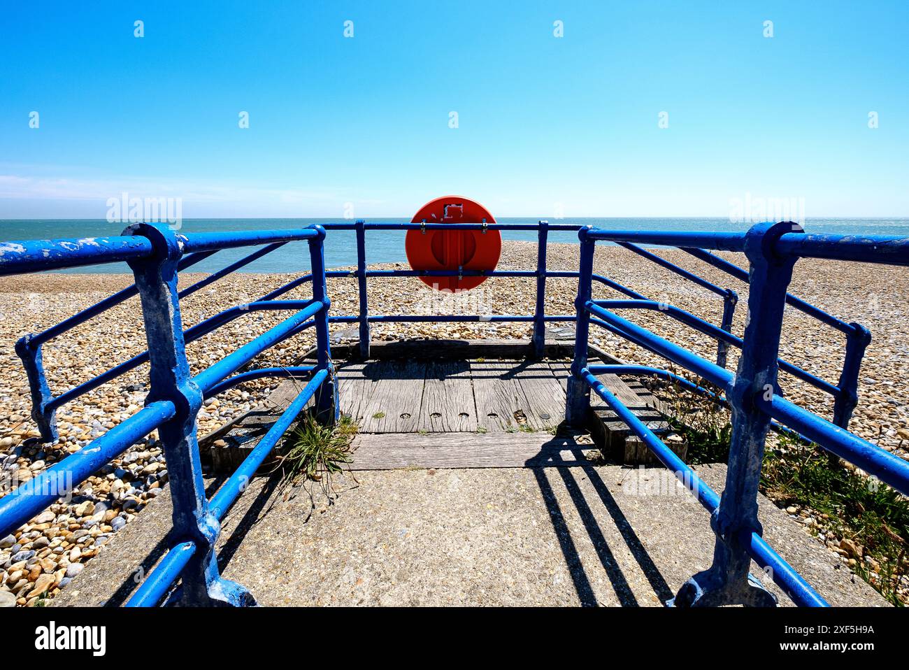 Eastbourne seafront walk from pier to sovereign harbour hi-res stock ...