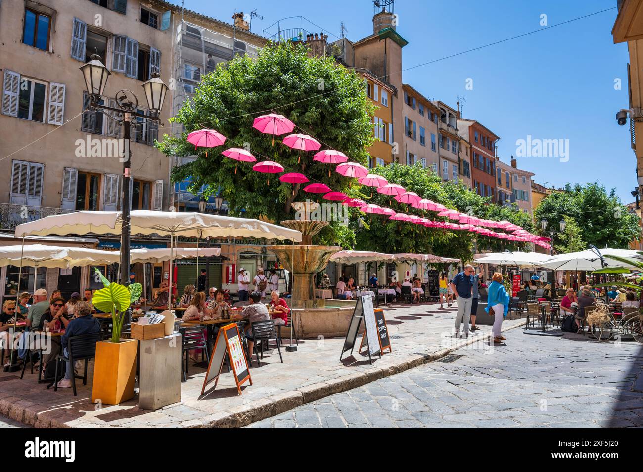 Fontaine du bon marche hi-res stock photography and images - Alamy