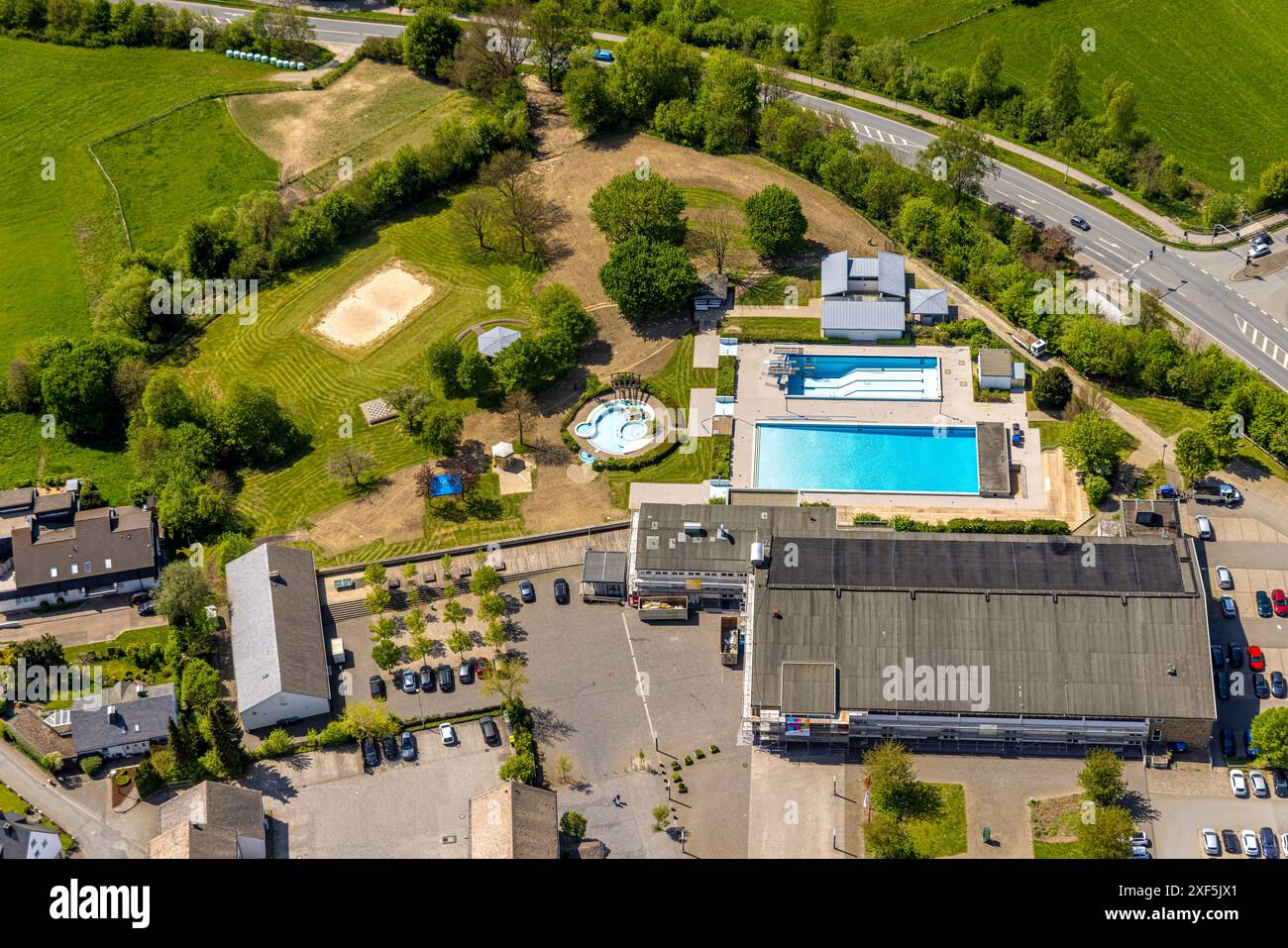 Wellen freibad swimming pool hi-res stock photography and images - Alamy