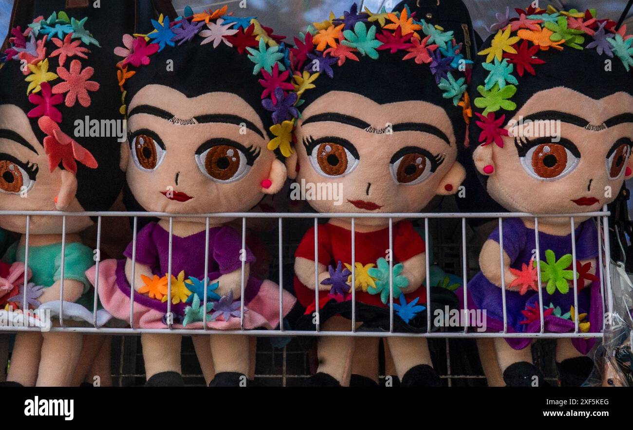 Mexiko Stadt, Mexico. 24th June, 2024. Frida Kahlo dolls and other ...