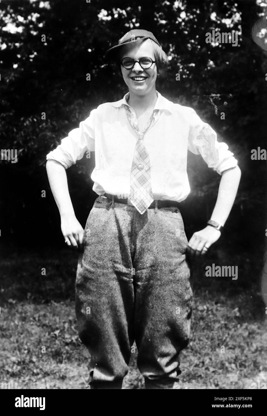 Fashion: A lady Wearing glasses, a cap and a tie on a field trip from ...