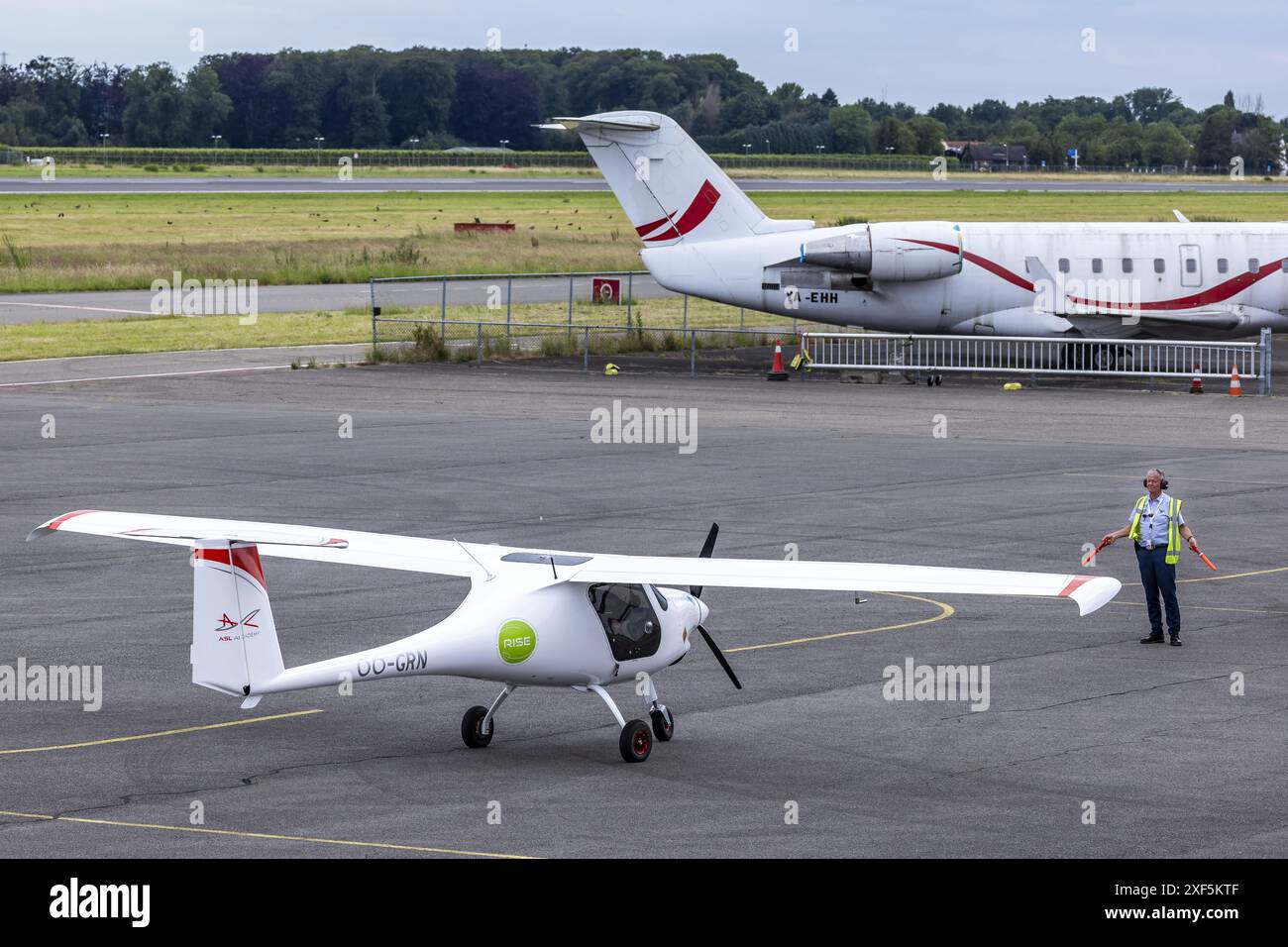 MAASTRICHT - The electric plane arrives at the airport prior to the ...