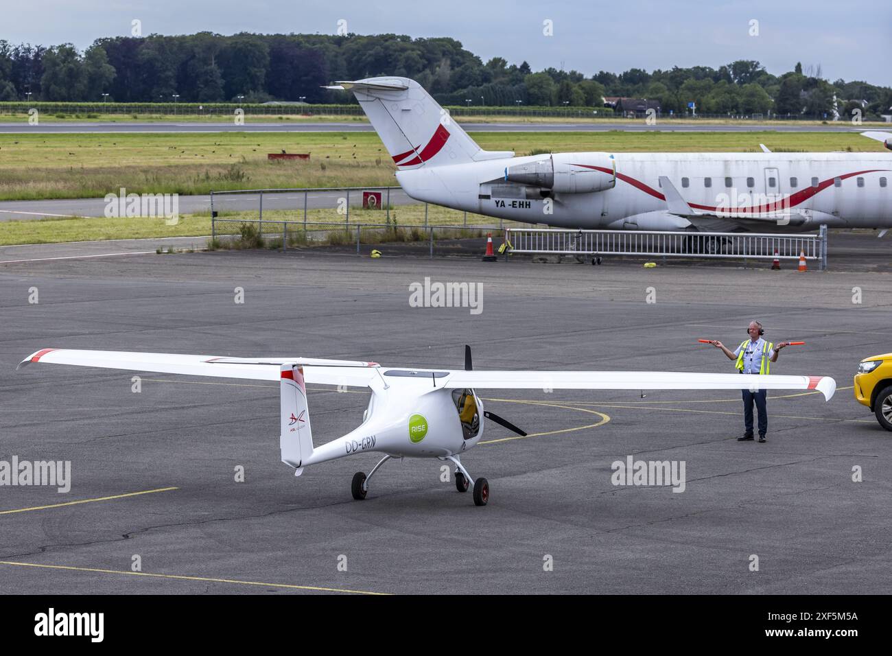 MAASTRICHT - The electric plane arrives at the airport prior to the ...