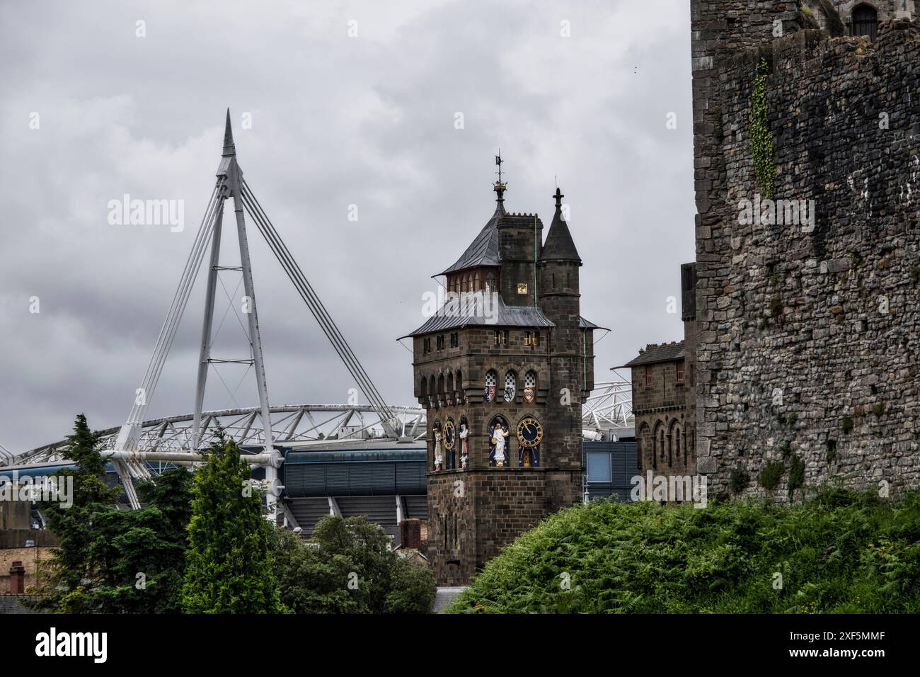 Cardiff castle medieval victorian hi-res stock photography and images ...