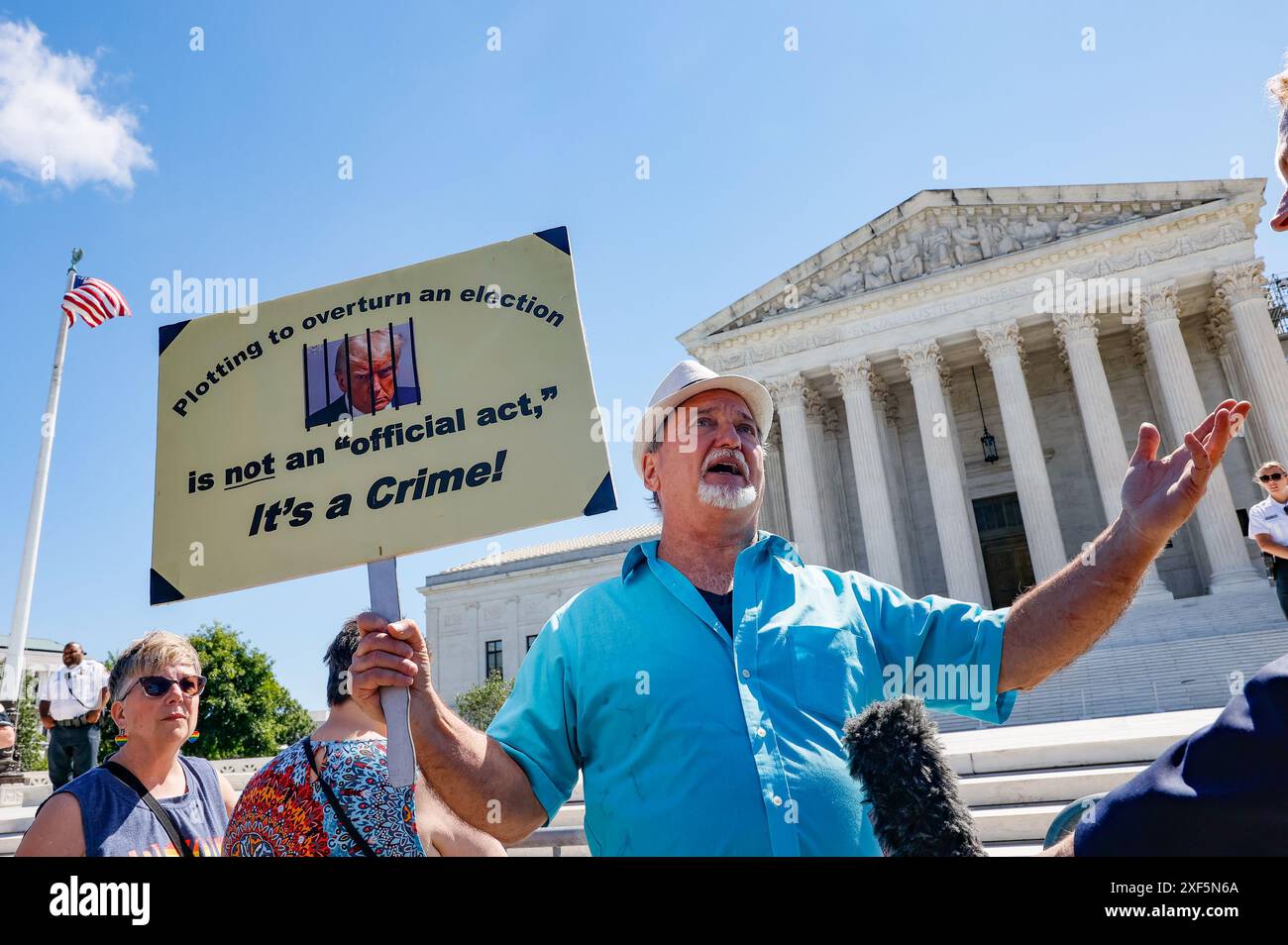 Washington DC, USA. 01st July, 2024. Gary Roush holds up a sign outside ...