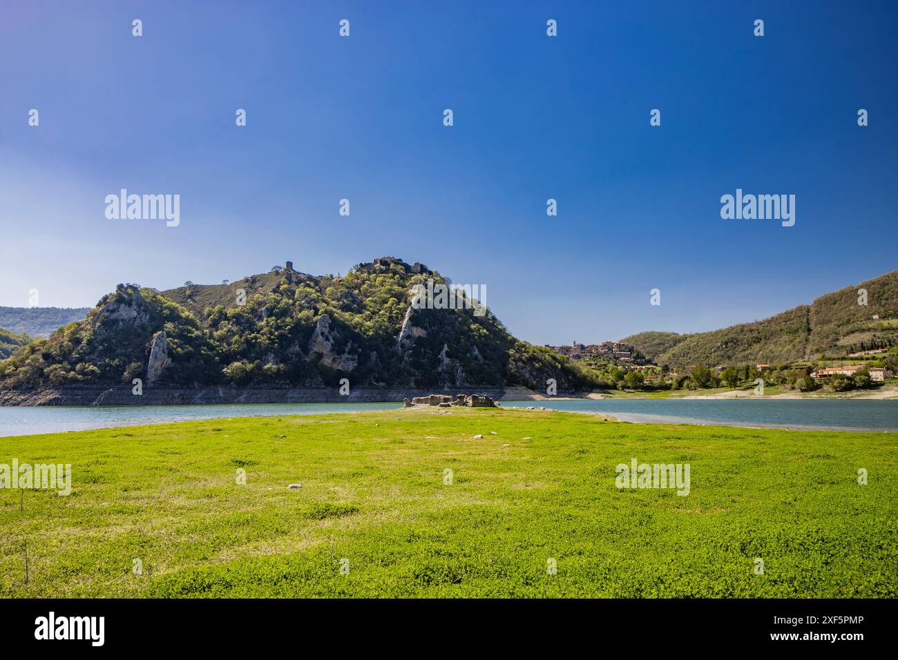 A view of Lake Turano, in the village of Castel di Tora, Rieti, Lazio ...