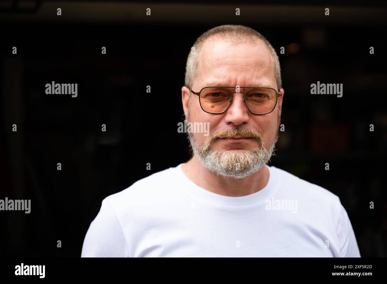 Casual portrait of a 48 yo white man wearing glasses, Borchtlombeek ...