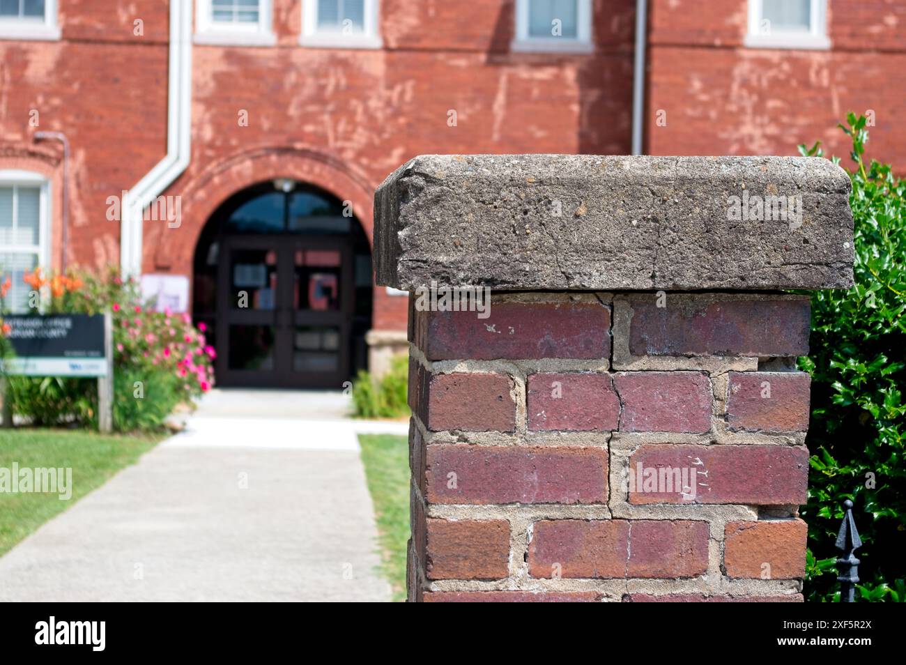 Iconic red brick building hi-res stock photography and images - Alamy