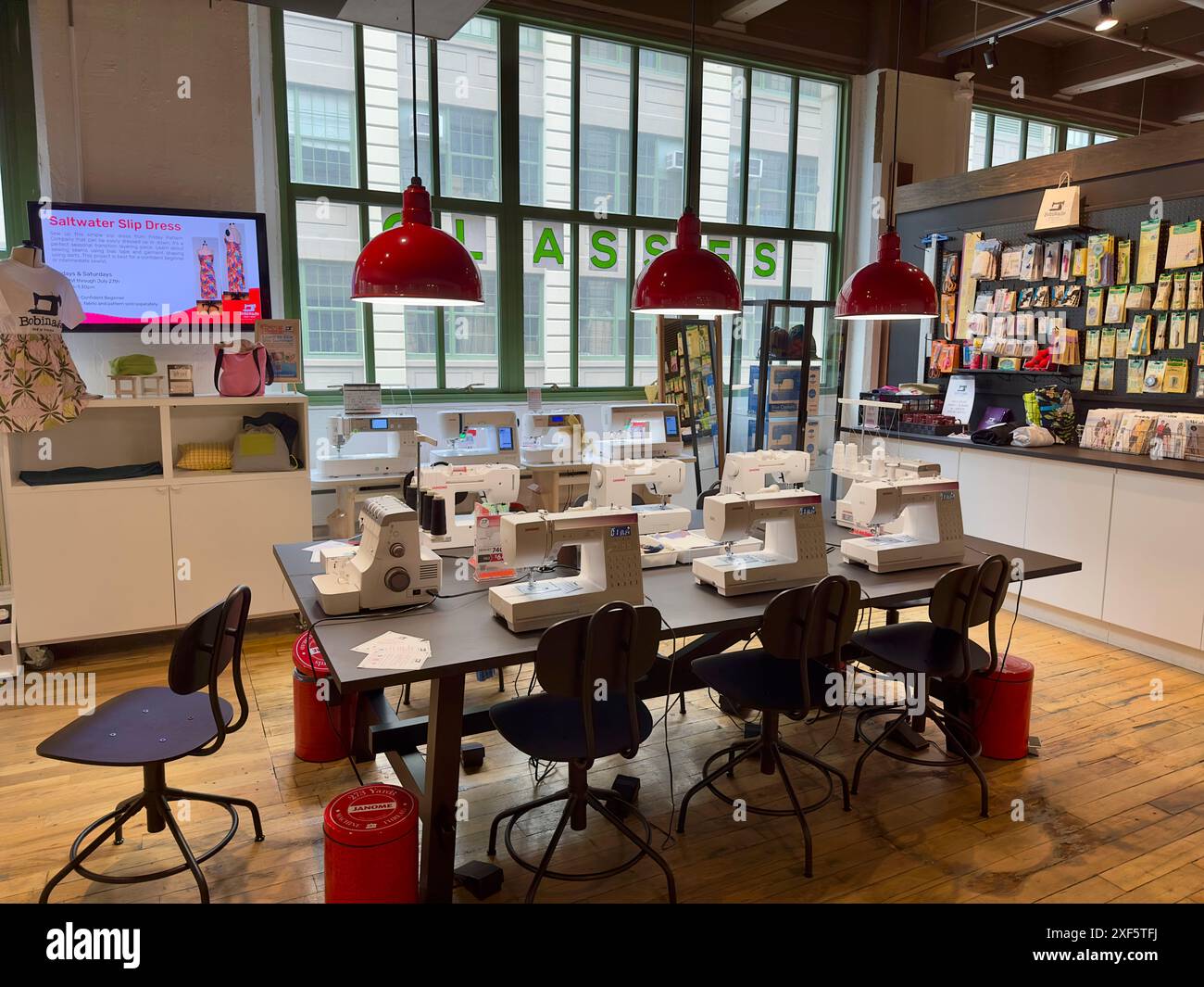 Warehouse sewing machines hi-res stock photography and images - Alamy