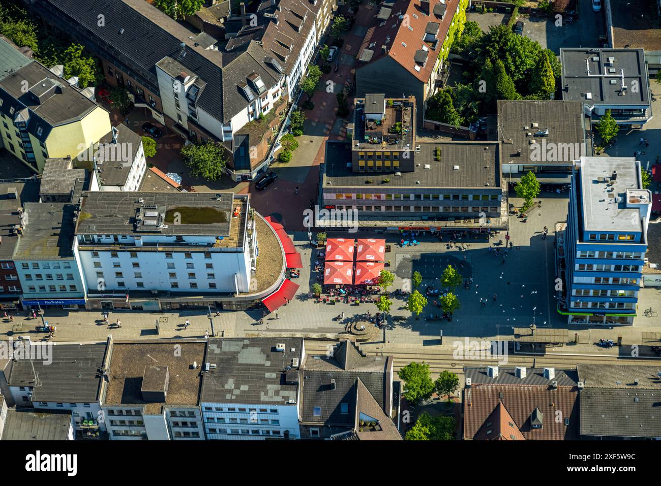 Berliner platz and cafe extrablatt with outdoor catering hi-res stock ...