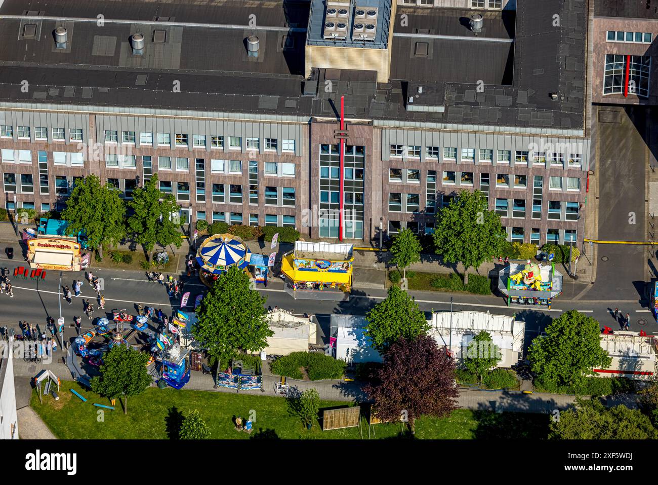 Aerial view, Himmelfahrtskirmes on the Ruhrstraße at the building of ...