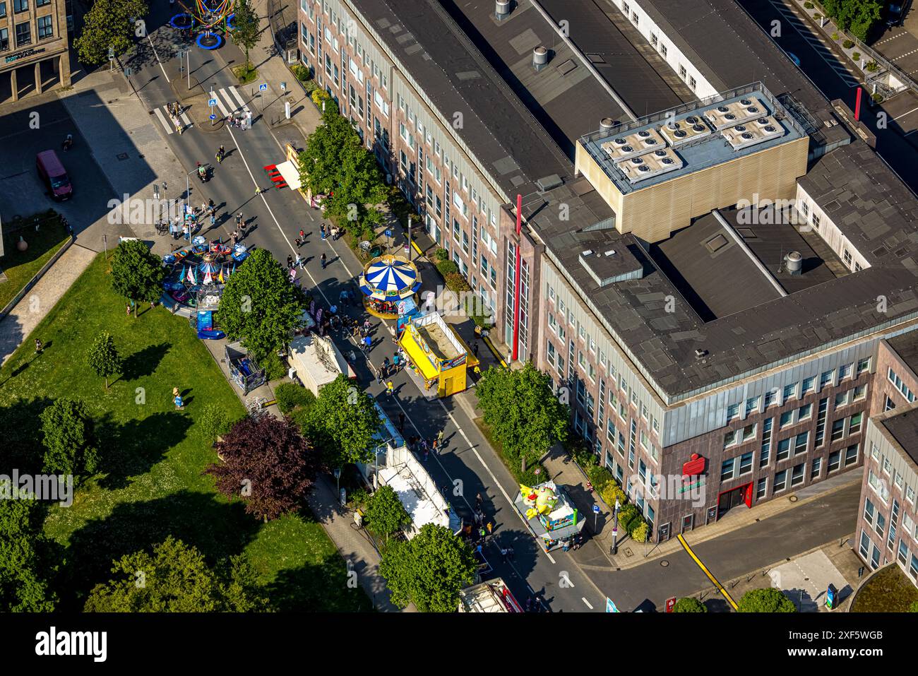 Aerial view, Himmelfahrtskirmes on the Ruhrstraße at the building of ...