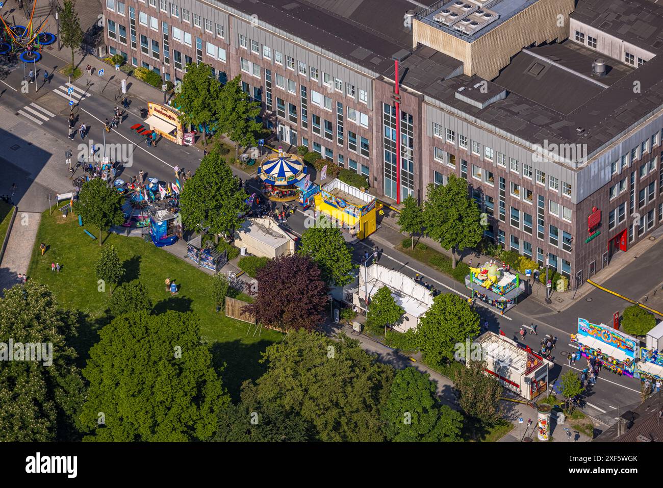 Aerial view, Himmelfahrtskirmes on the Ruhrstraße at the building of ...