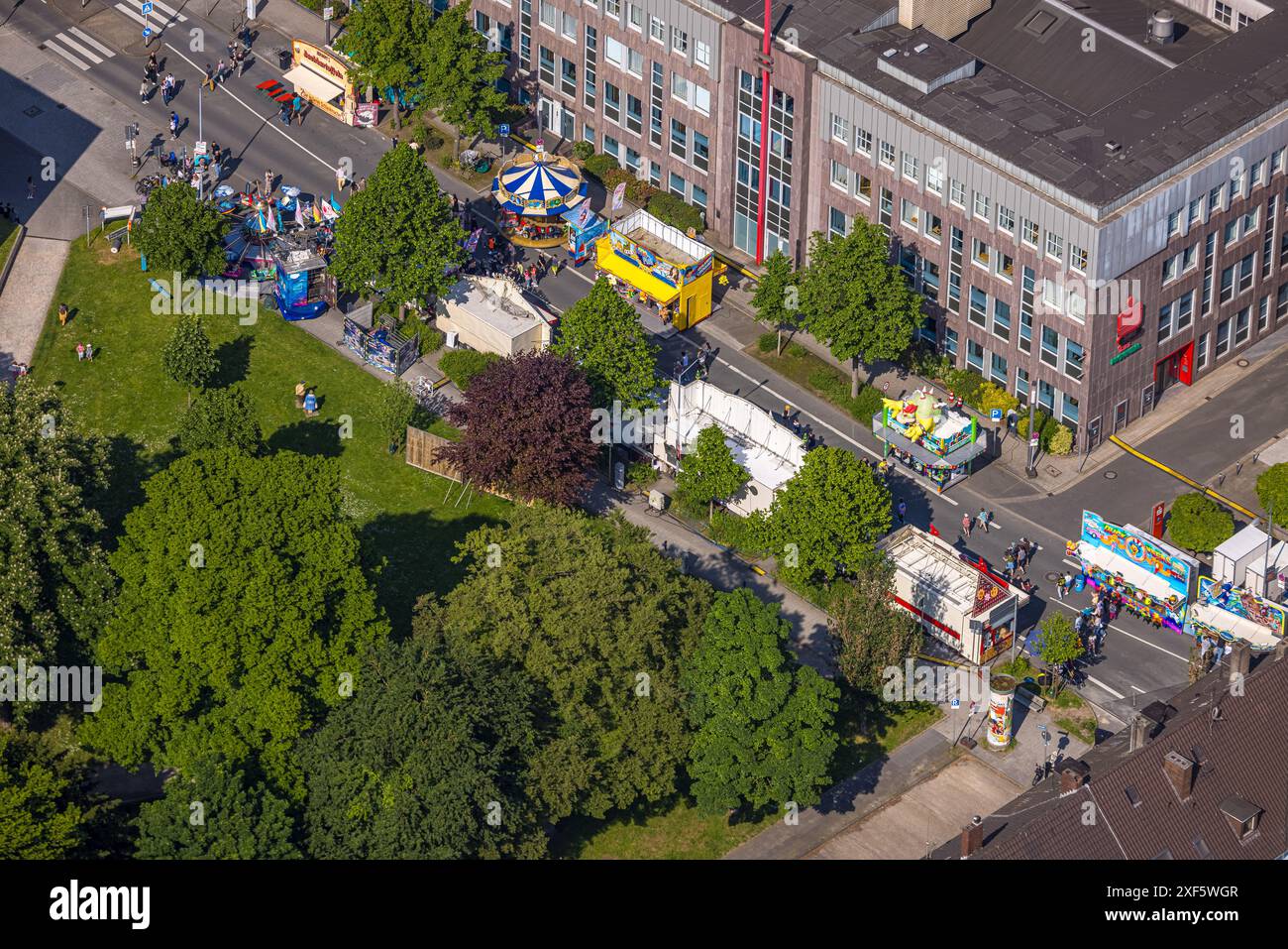 Aerial view, Himmelfahrtskirmes on the Ruhrstraße at the building of ...
