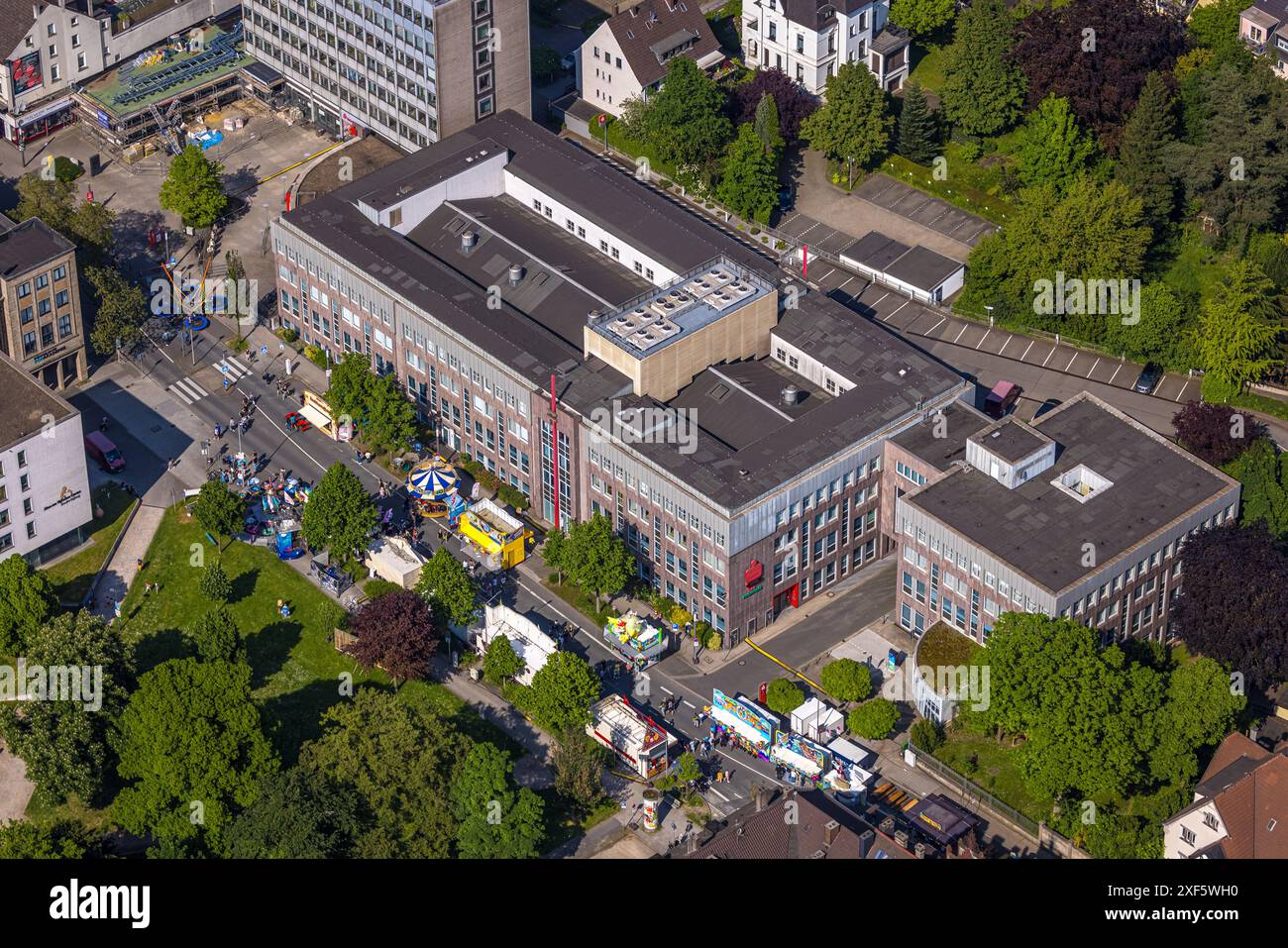 Aerial view, Himmelfahrtskirmes on the Ruhrstraße at the building of ...