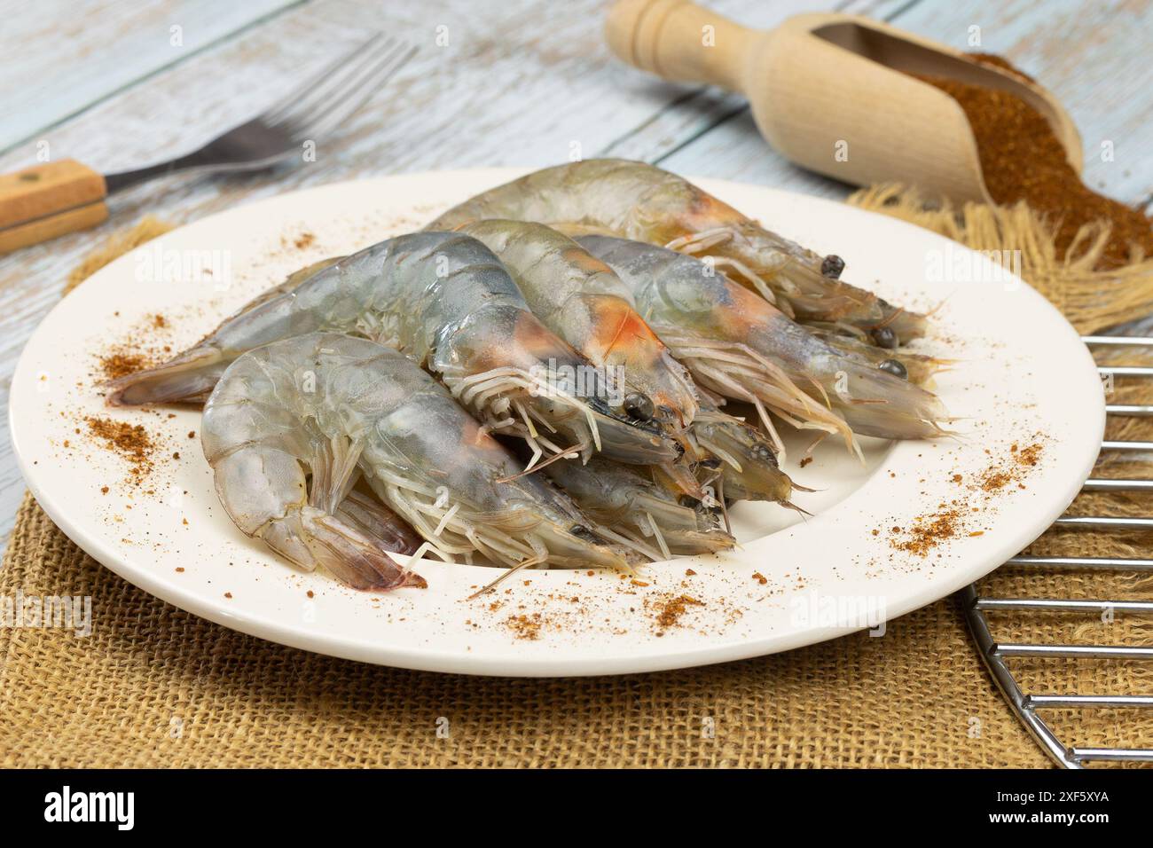 raw shrimp, close-up, on a plate Stock Photo - Alamy