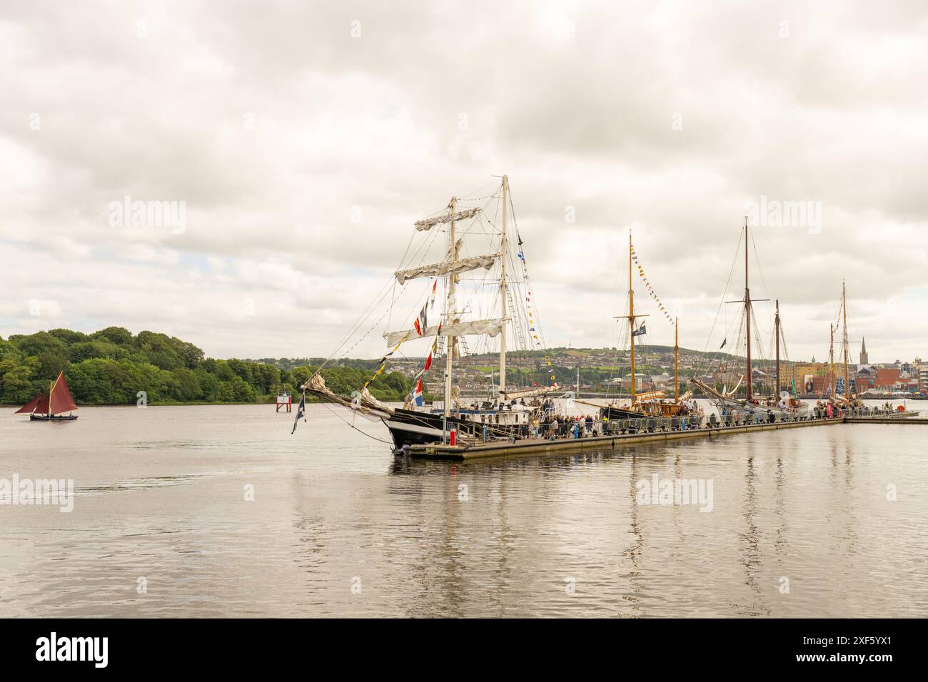 Derry boat festival hi-res stock photography and images - Alamy