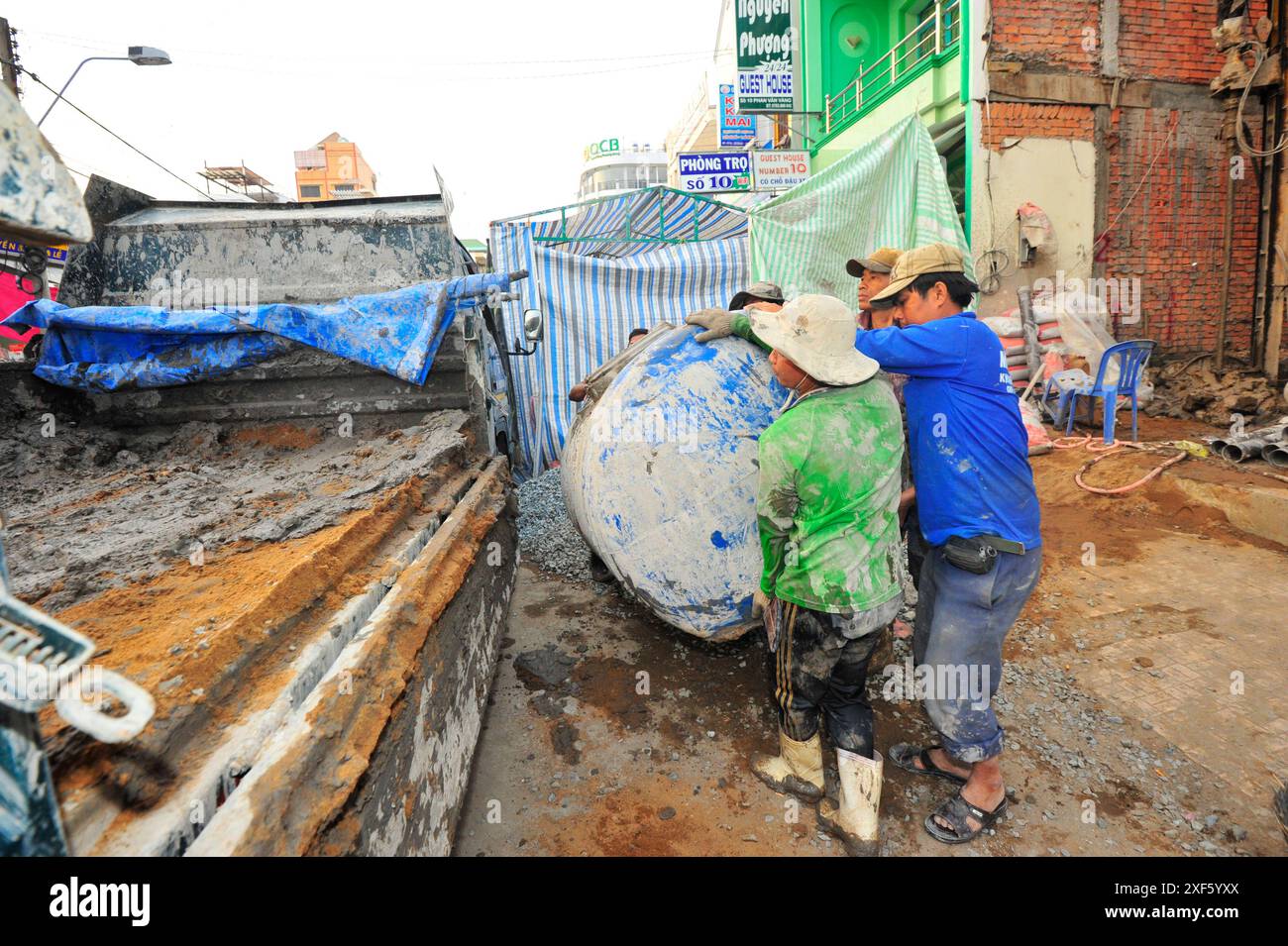 construction worker at a building site, employee in construction ...
