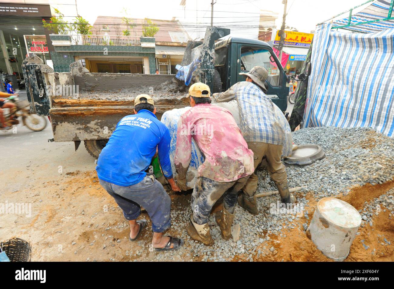 construction worker at a building site, employee in construction ...