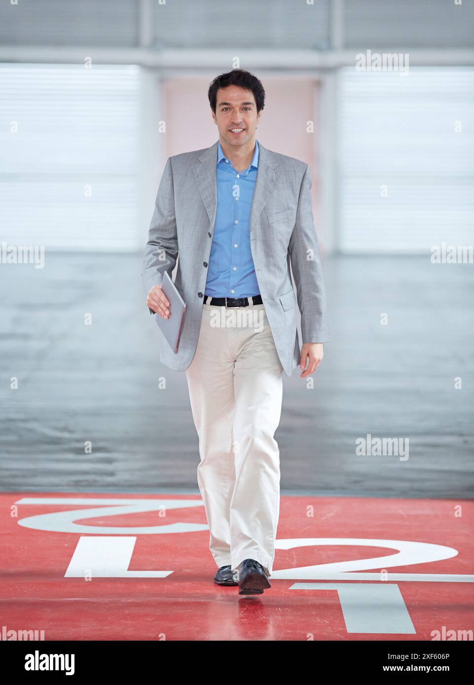 Businessmen walking convention centre hi-res stock photography and ...