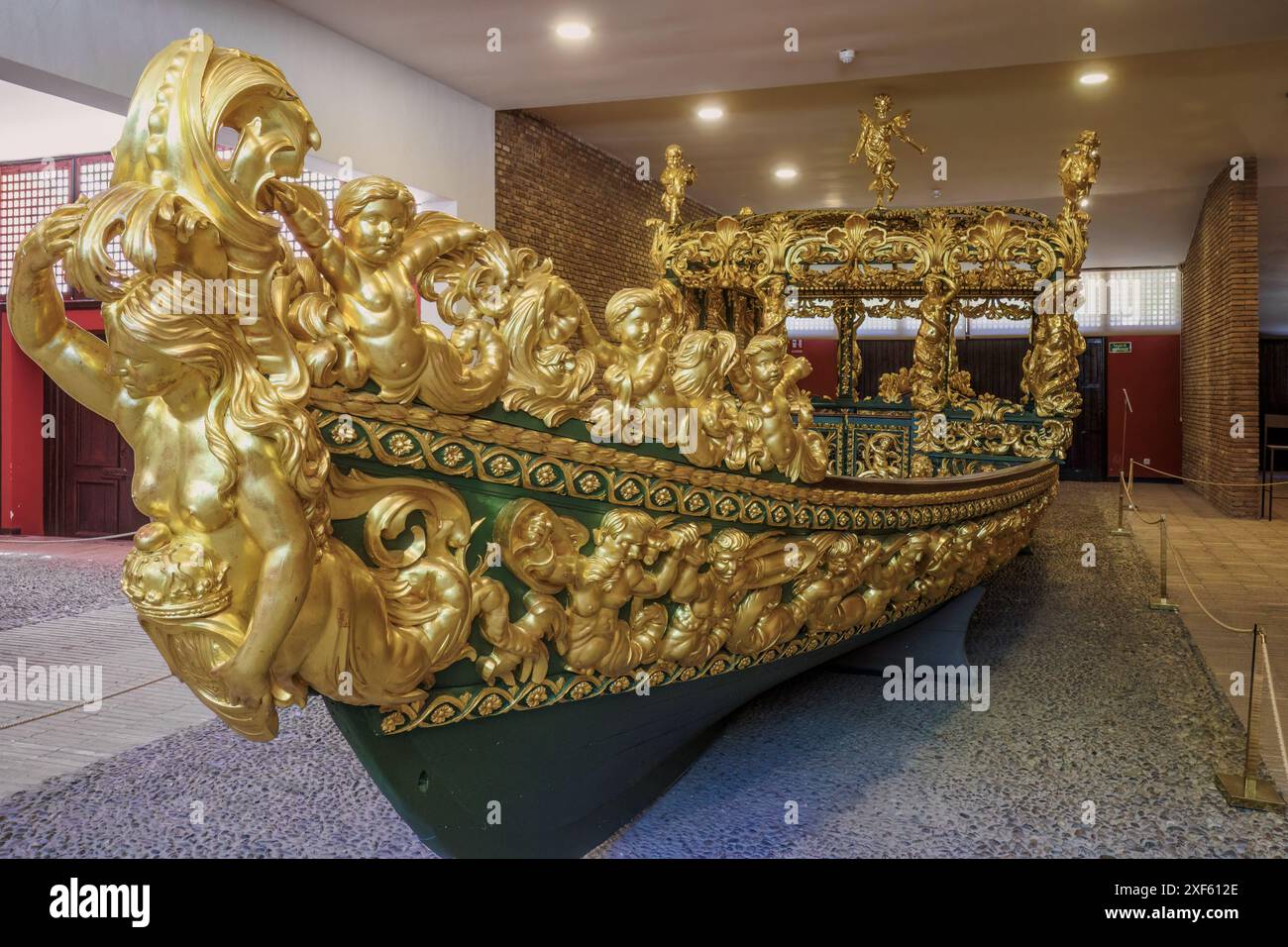 Narrow boat interior hi-res stock photography and images - Alamy