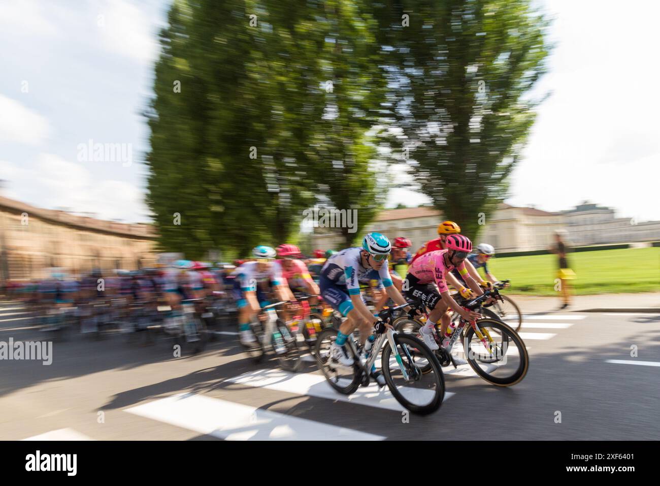 Tour de France in Turin (stage 3) passes by the royal hunting lodge of ...