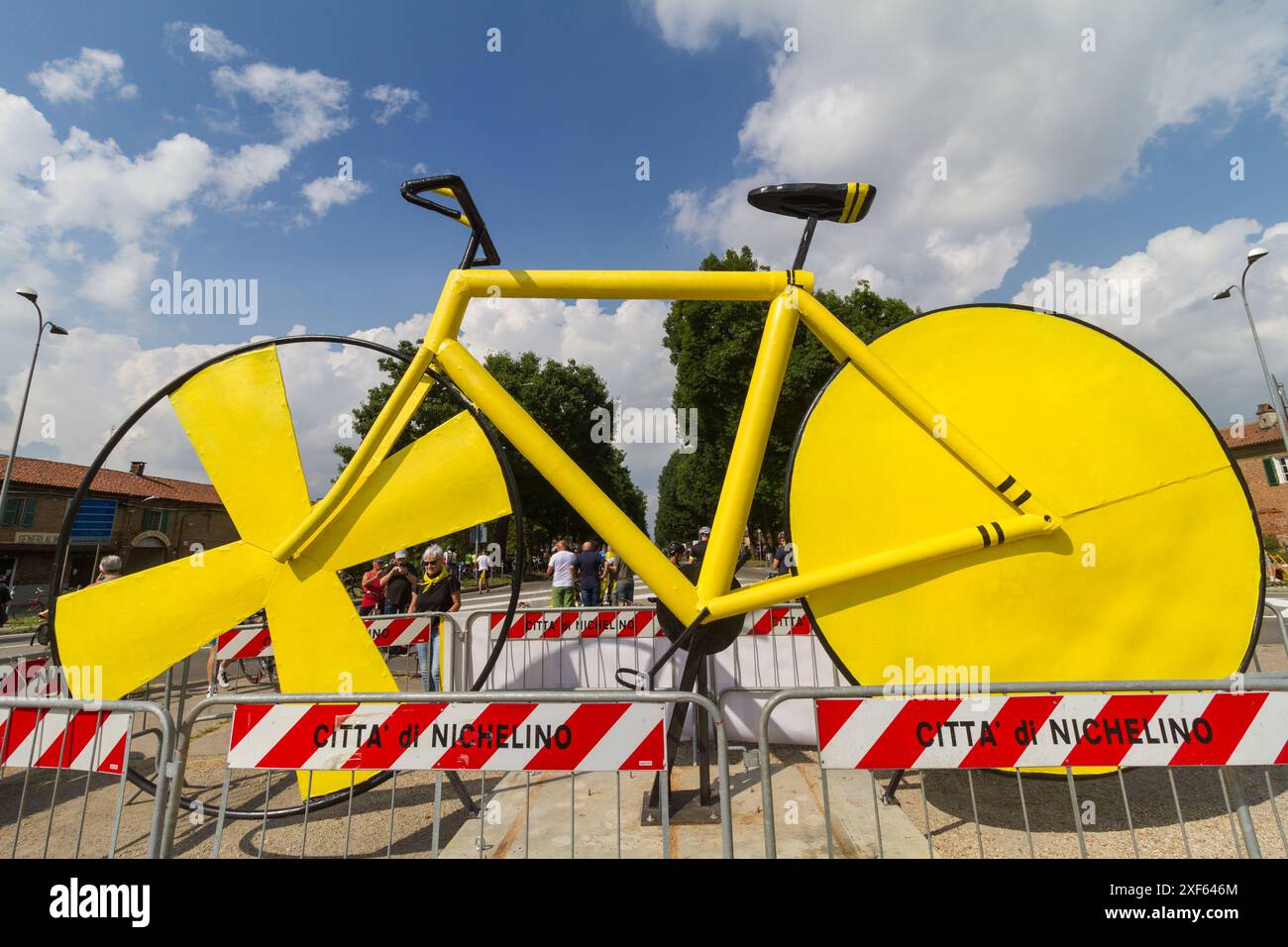 Giant bike giant bicycle hi-res stock photography and images - Alamy