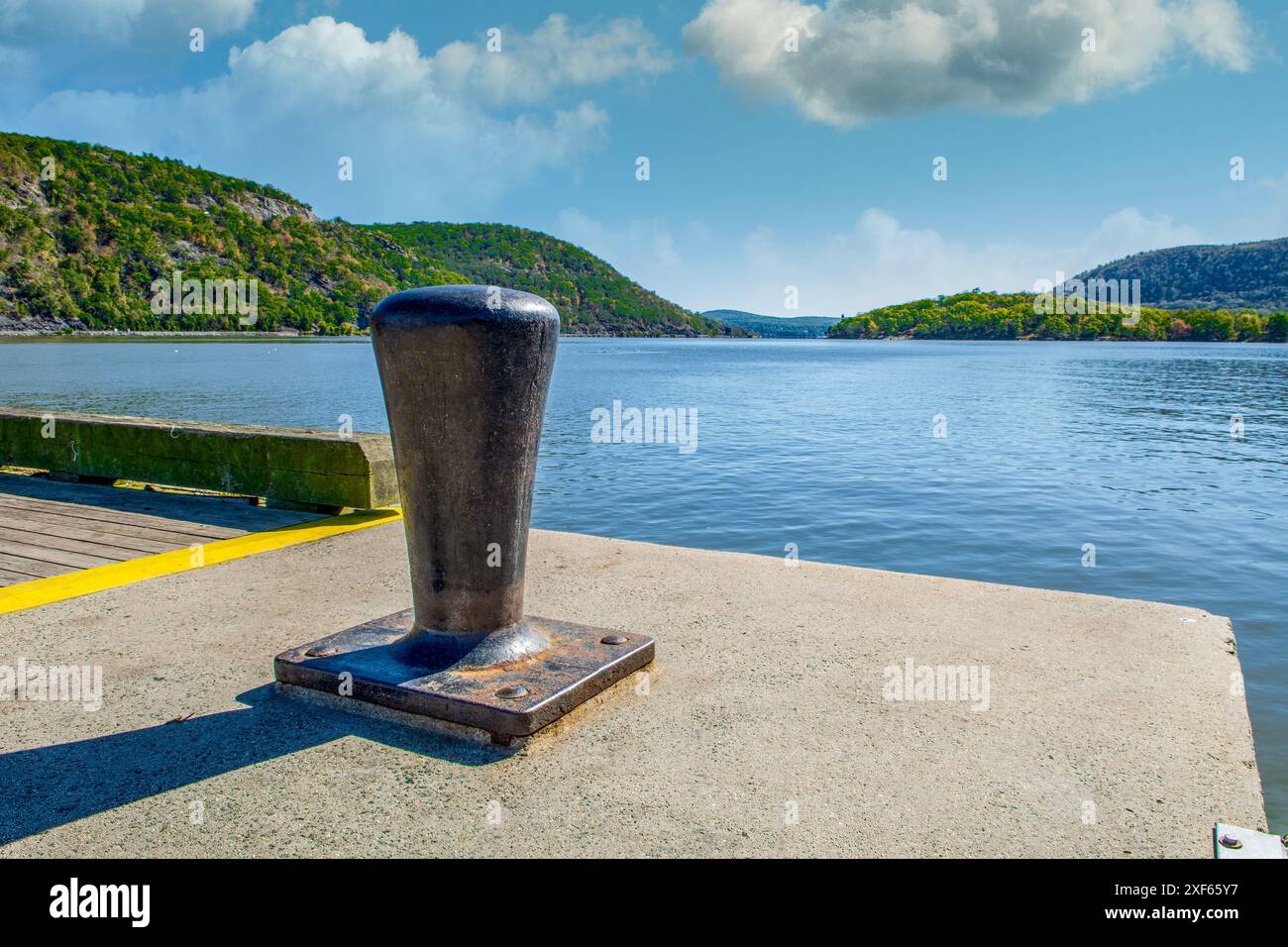 Ships mooring bollard with vessels rope attached Stock Photo - Alamy