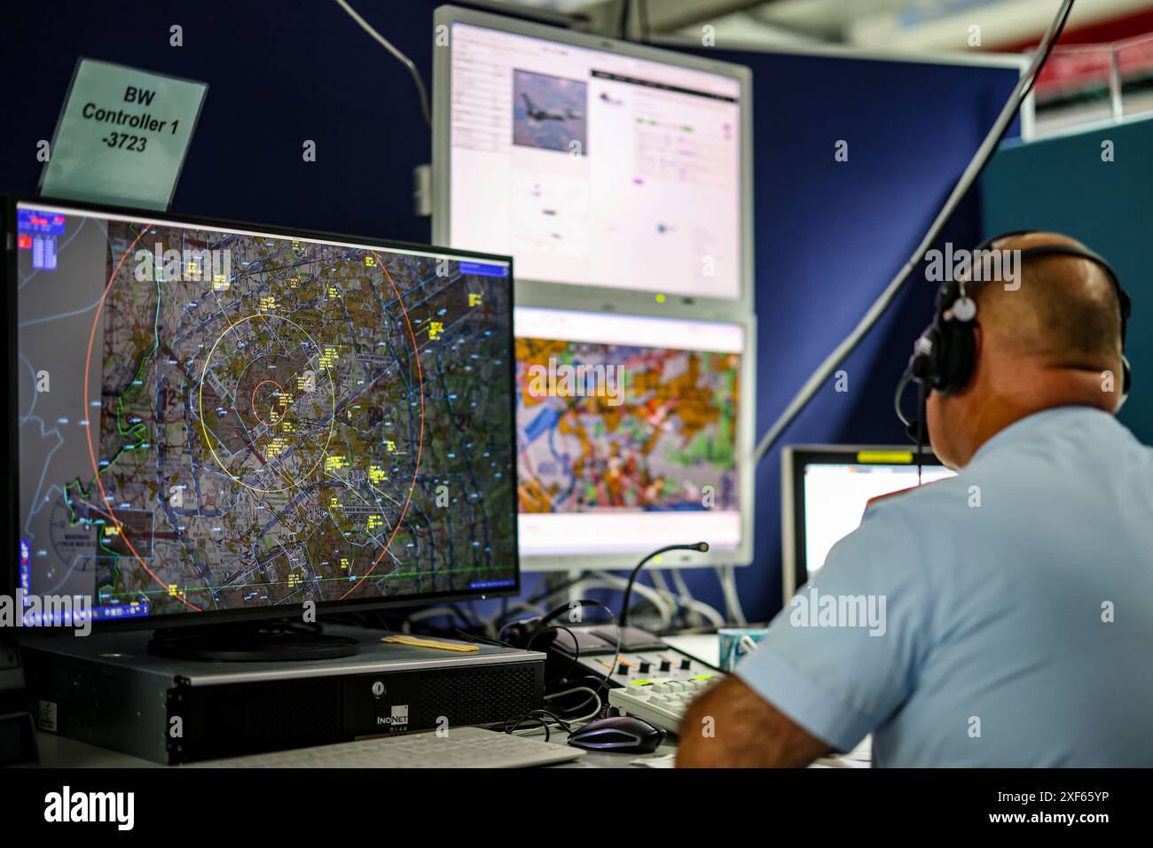 Radar control room hi-res stock photography and images - Alamy