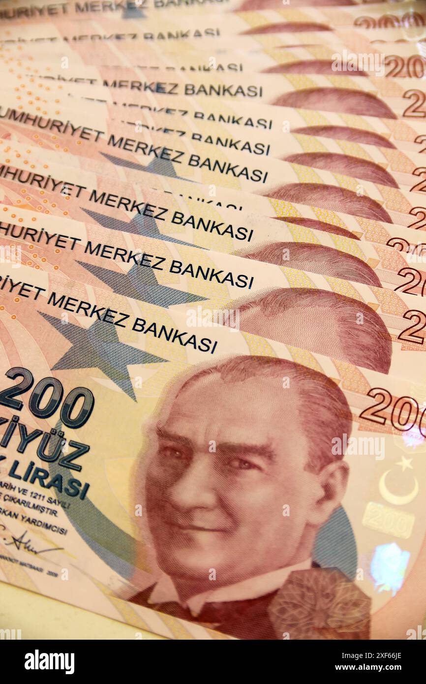200 lira hi-res stock photography and images - Alamy