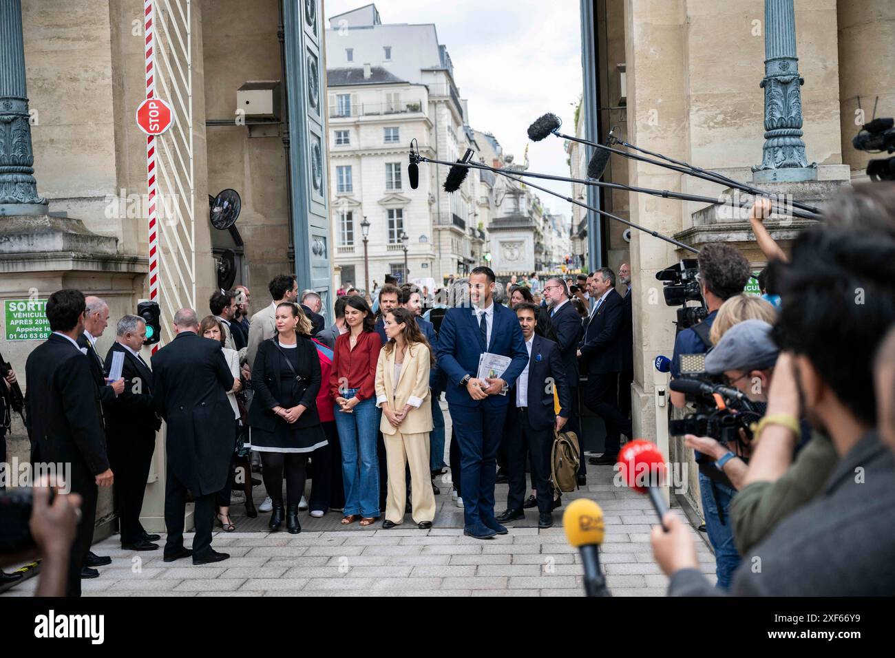 French newly-elected Members of Parliament with the "Nouveau Front ...