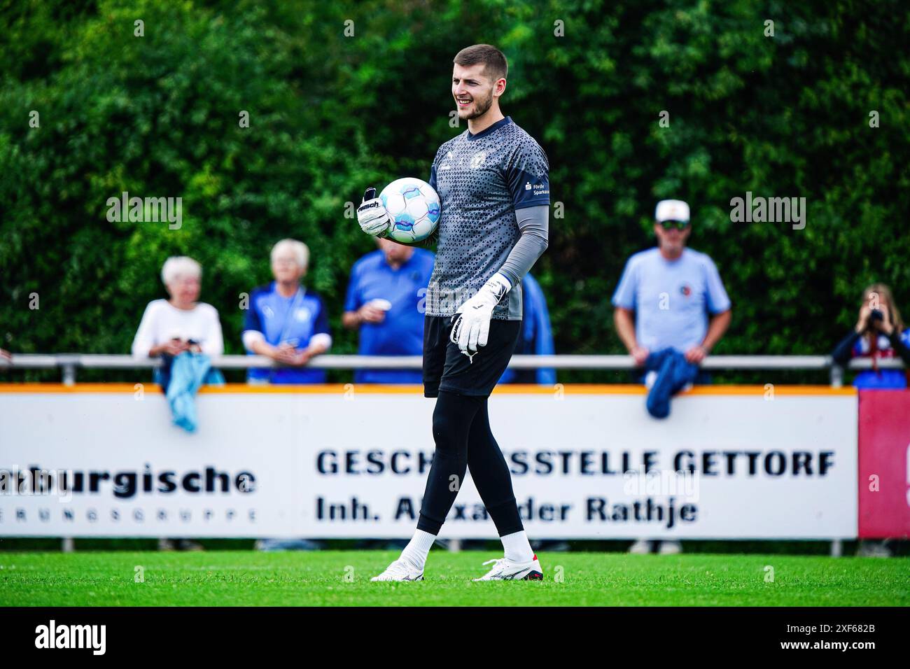 Timon Weiner (Holstein Kiel, #01) GER, Training Holstein Kiel, Fussball ...