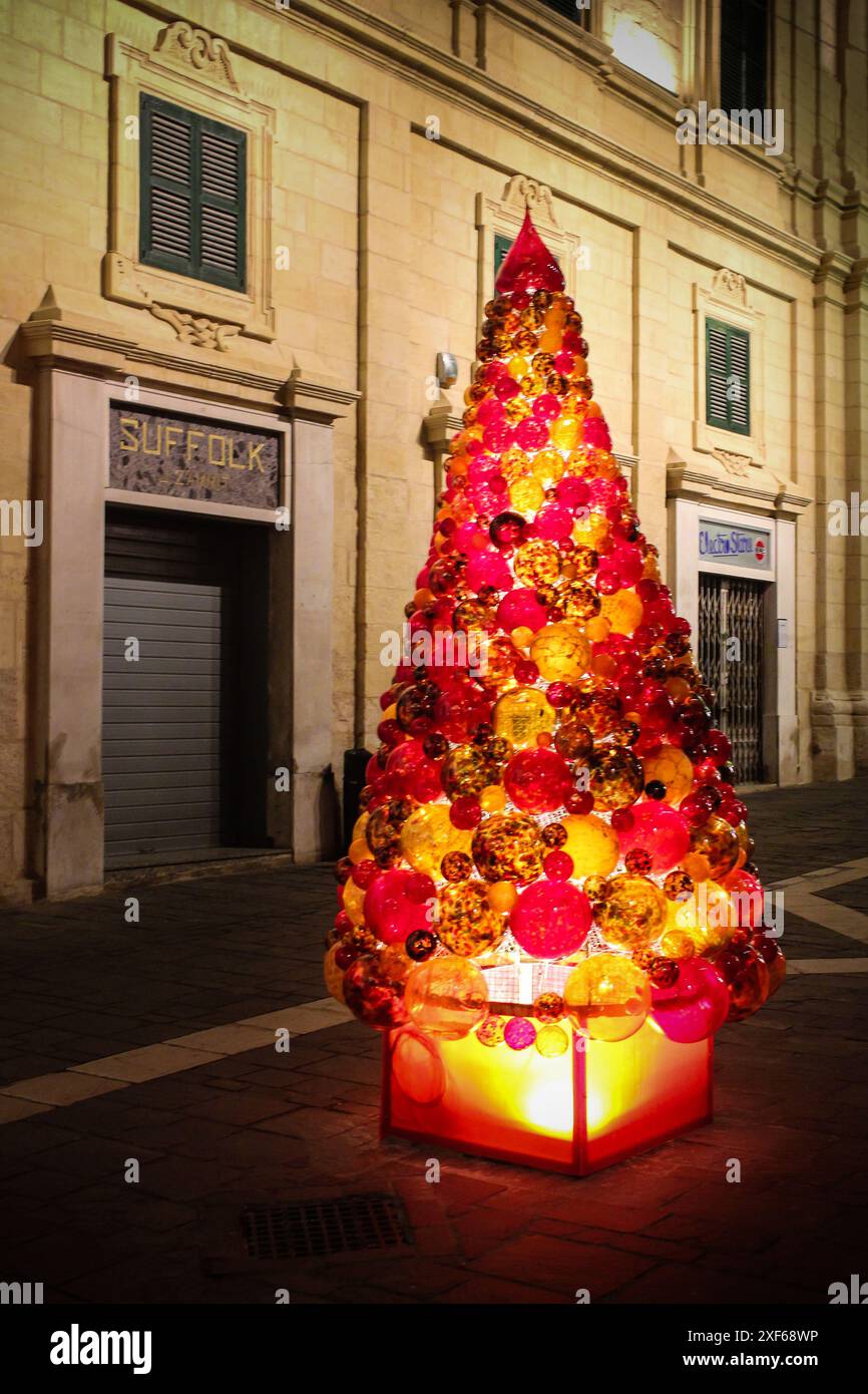 Christmas tree in a street Stock Photo - Alamy