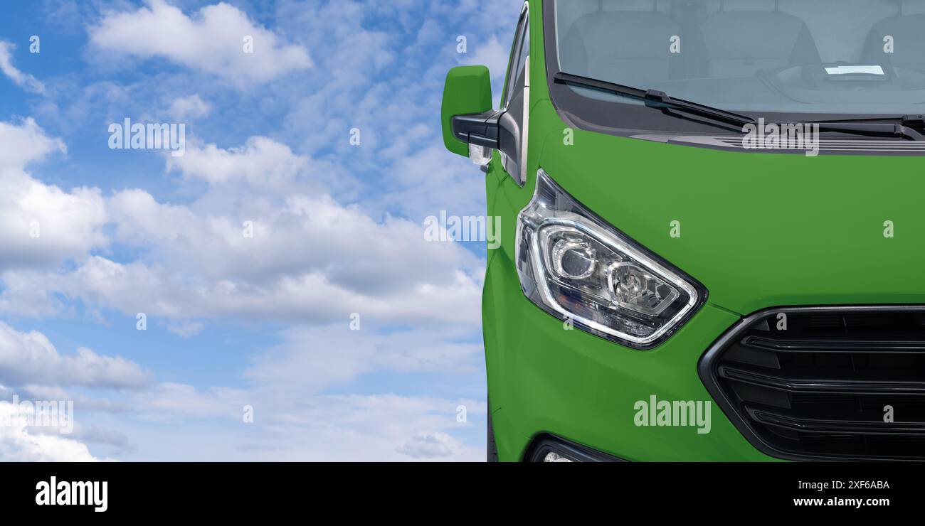 Green delivery van hi-res stock photography and images - Alamy
