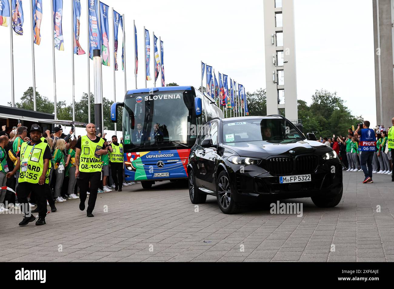 Ankunft der Slowenischen Mannschaft im Bus GER, Portugal (POR) vs ...