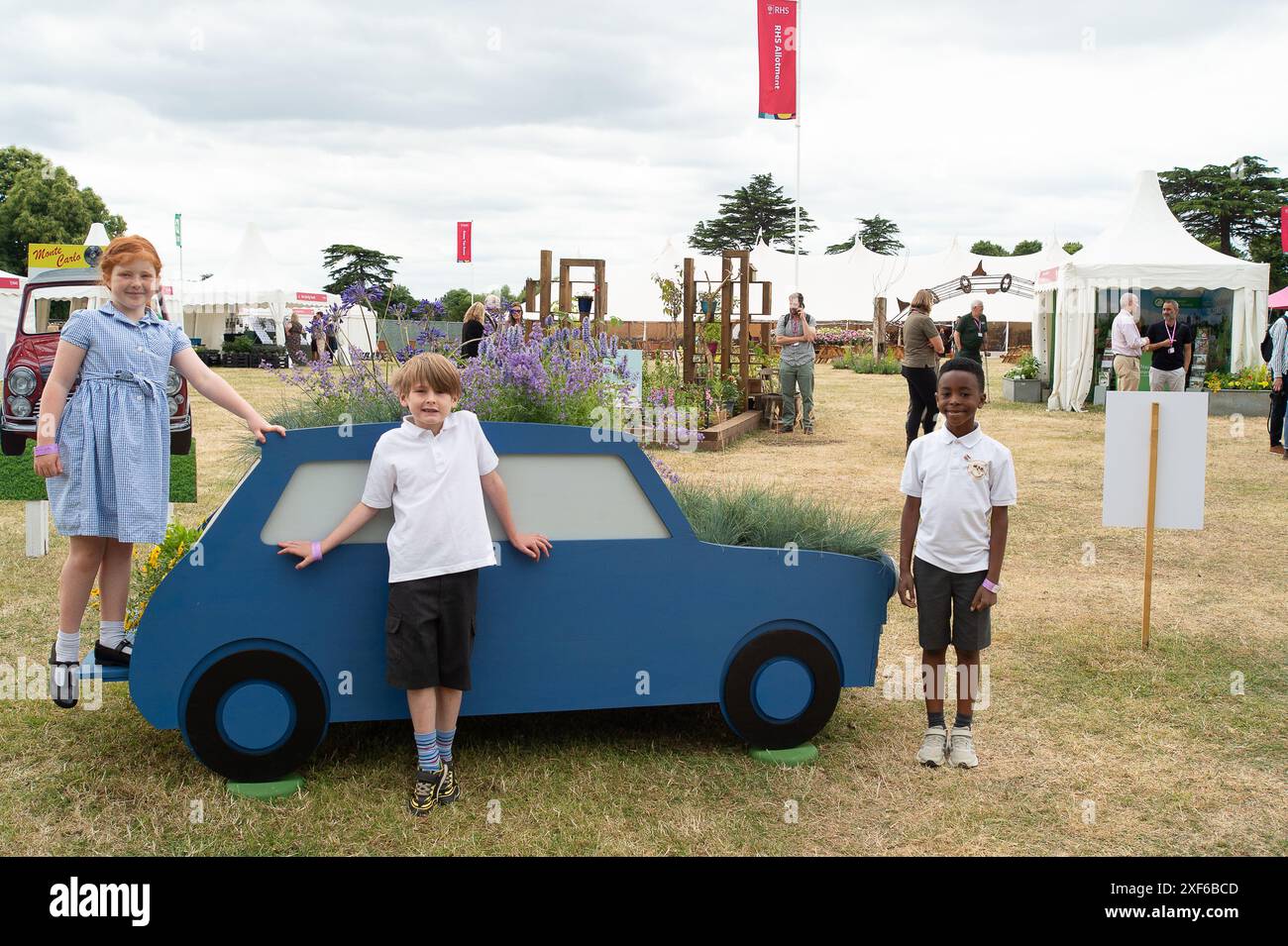 East Molesey, UK. 1st July, 2024. Children from St John's Primary ...