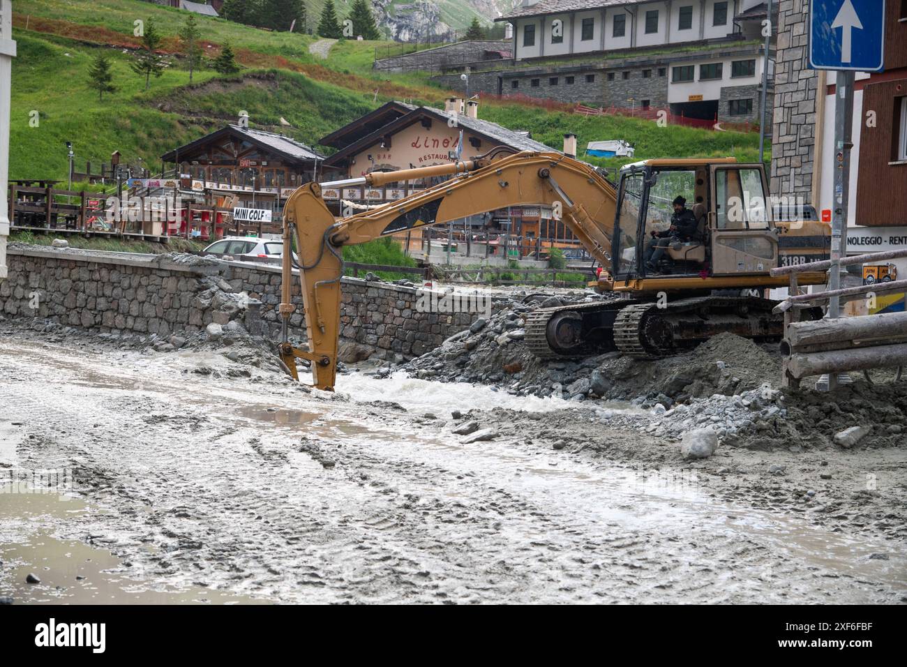 Il dettaglio dell’argine distrutto dall’acqua dopo l’alluvione a ...