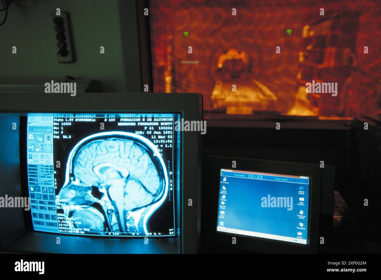 Mri scan nmr nuclear hi-res stock photography and images - Alamy