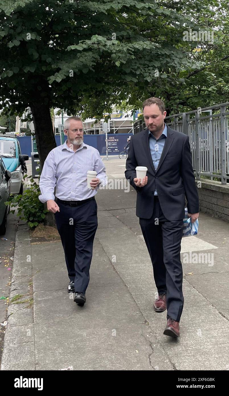 Irish Air Line Pilots' Association (Ialpa) president Mark Tighe (left ...