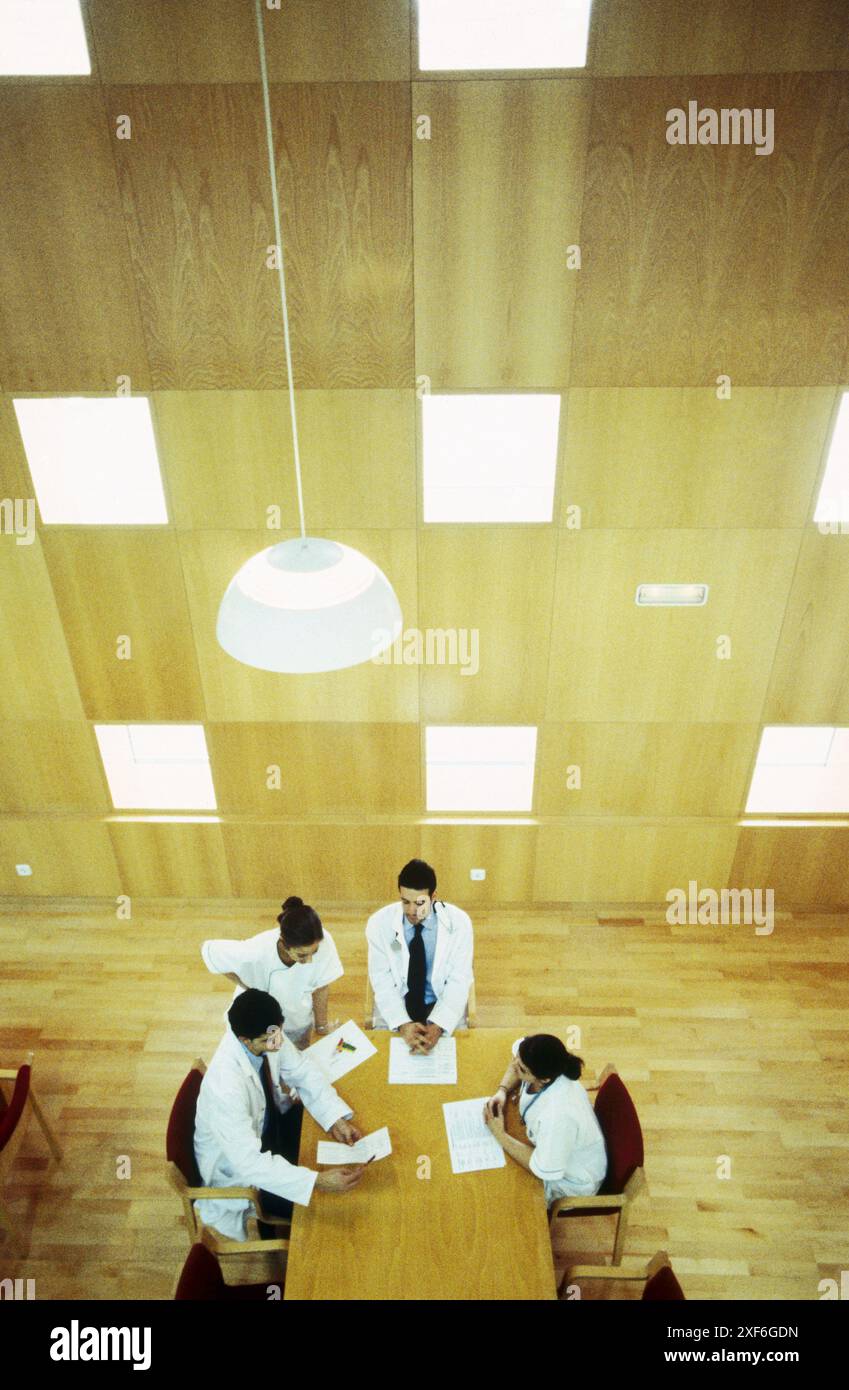 Hospital libraries hi-res stock photography and images - Alamy