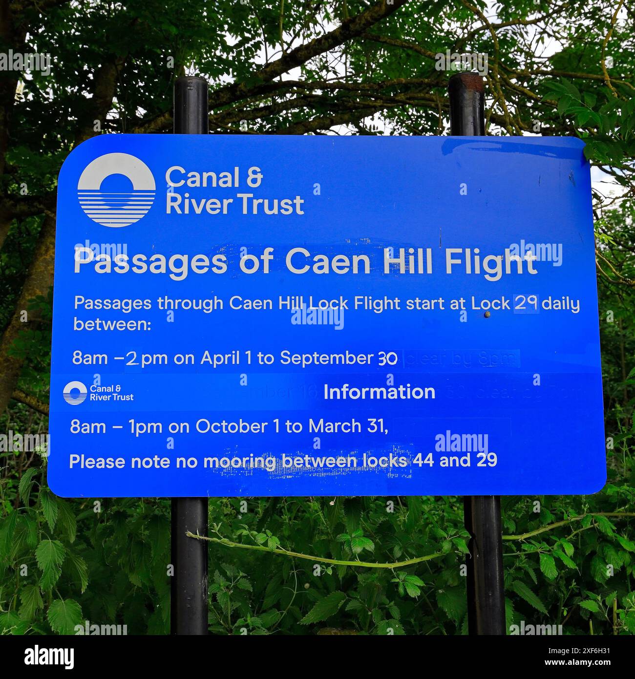 Sign for Caen Hill flight of 16 locks, Devizes Stock Photo - Alamy